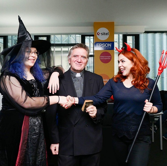 55 Amazing Office Halloween Costume Ideas That Are Office-Appropriate ...